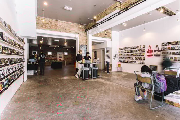 What is a Pop-Up Shop? (+8 Creative Examples)