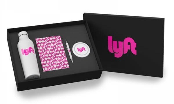 How to Choose Memorable Corporate Gifts for Clients (+12 Ideas)